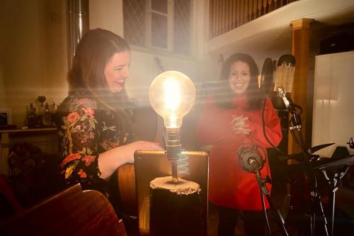 Video Premiere: Daisy Chute and Hannah Brine – Spirit of the Singers ...