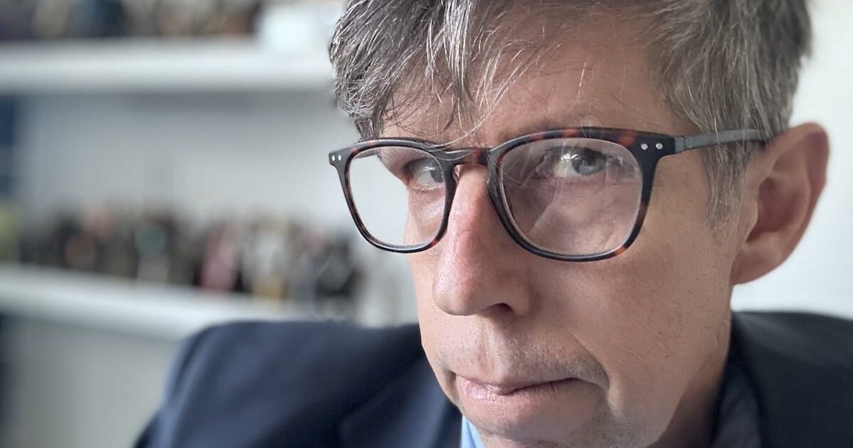 Watch: Darren Hayman and his Electric Guitars - It’s Gotten Quiet Round ...