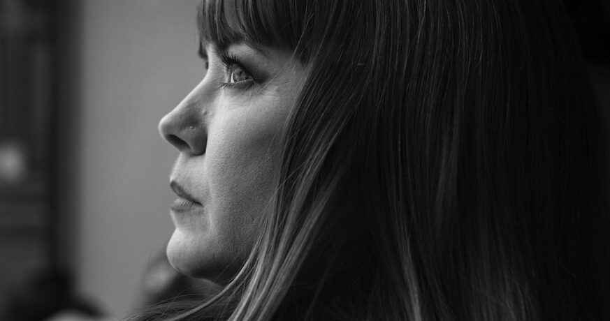 Lucy Kitchen – In the Low Light (Album Review) - KLOF Mag
