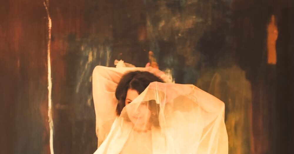 Jesca Hoop Takes the Reins on New Album ‘Long Wave Home’ and shares ...