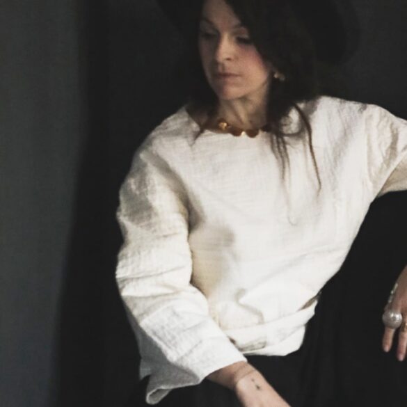 Jesca Hoop Takes the Reins on New Album ‘Long Wave Home’ and shares ...